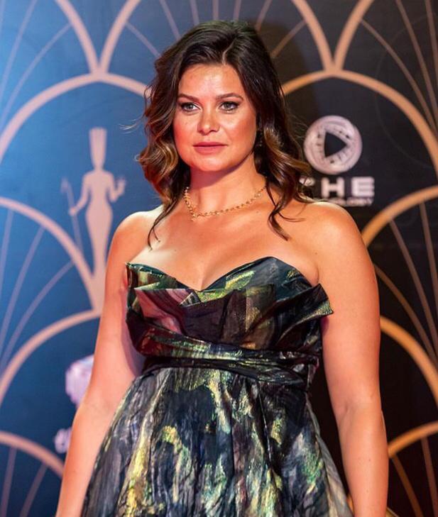 إطلالات النجمات في مهرجان القاهرة للدراما Et بالعربي